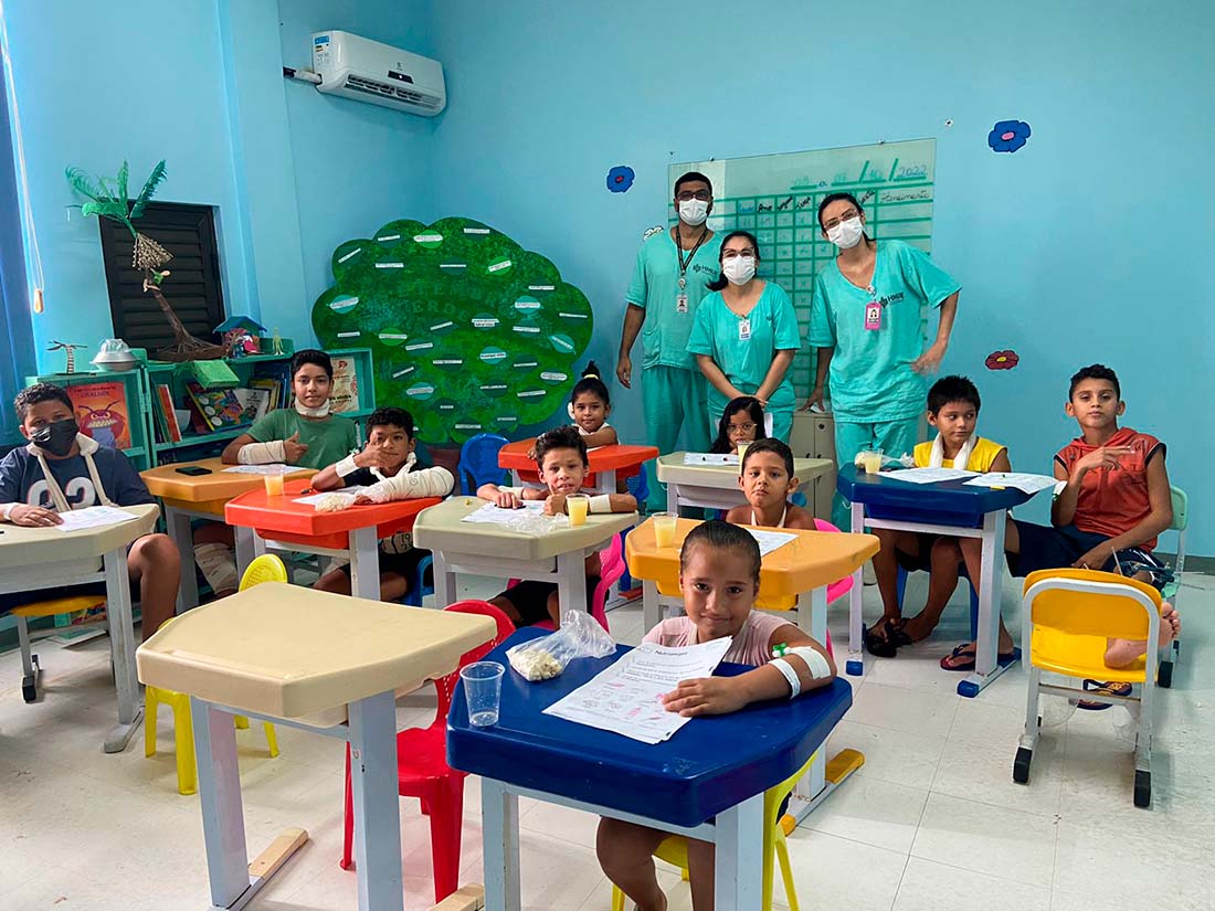 Com teatro, jogos e presentes, Hospital Metropolitano leva alegria às ...